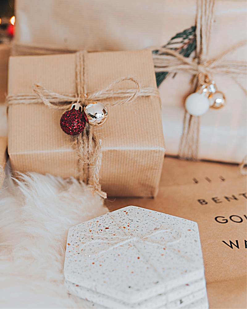 10 Must-have Fitness Gifts for Your Gym Rat - Pretty in Poses